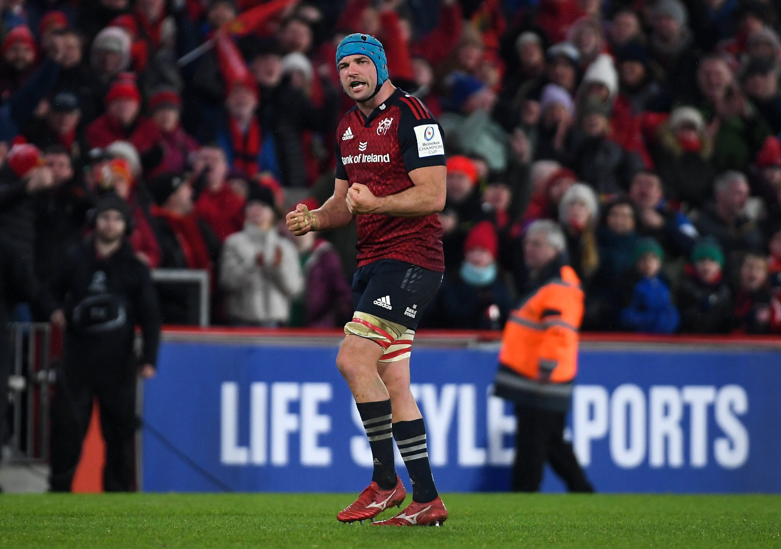 HIGHLIGHTS | 14-man Munster hold on in Thomond Park epic - Sporting ...